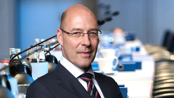 Alexander Wolf: AfD klagt gegen Maskenpflicht auf Bundesparteitag in ...